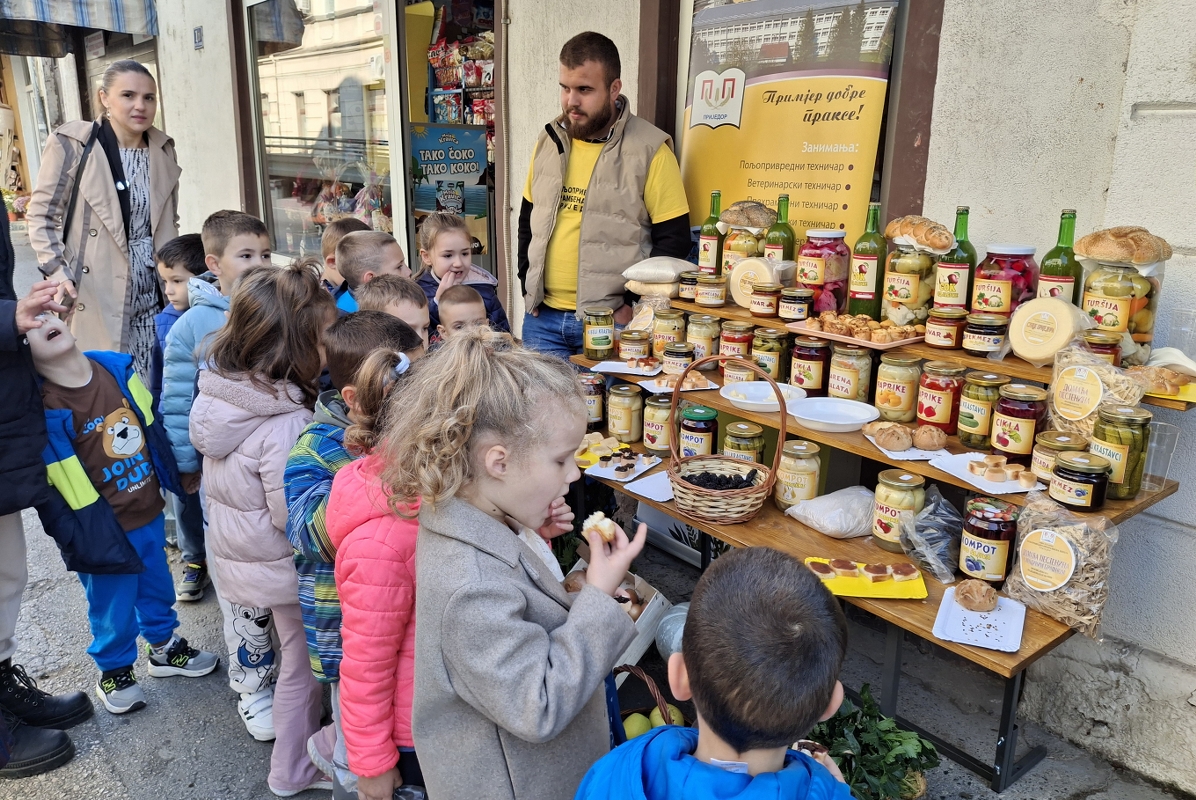 Jesenja promocija domaćih proizvoda u Potkozarskoj kući (FOTO ...
